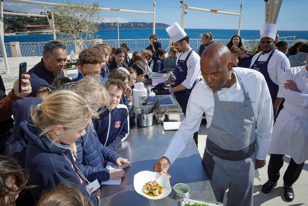 Marcel Ravin teaches children about this season’s sustainable seafood ...