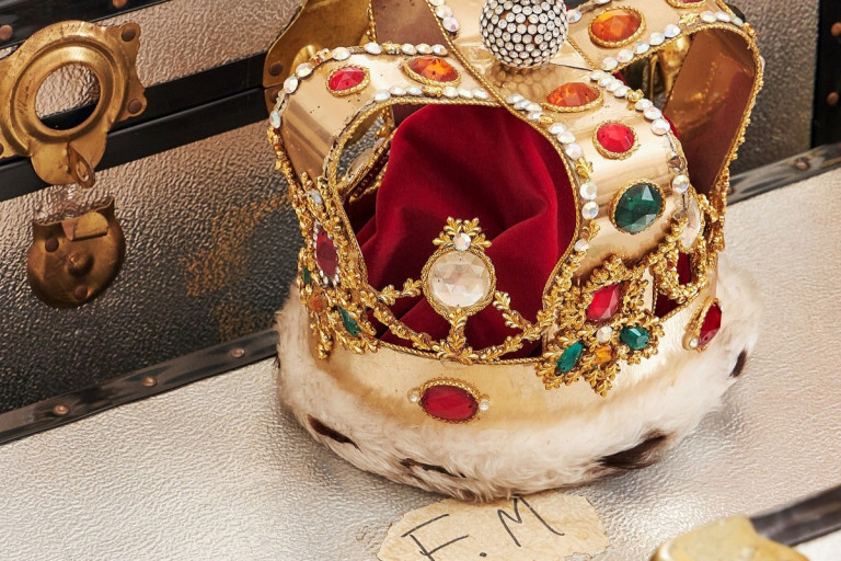 Freddie Mercury’s private collections to be auctioned by Sotheby’s ...