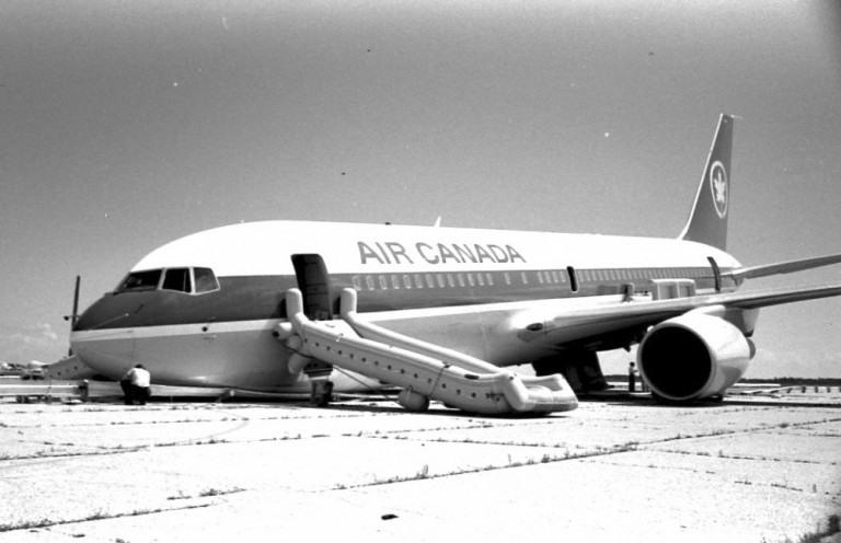 Captain Robert Pearson shares remarkable Gimli Glider story with ...